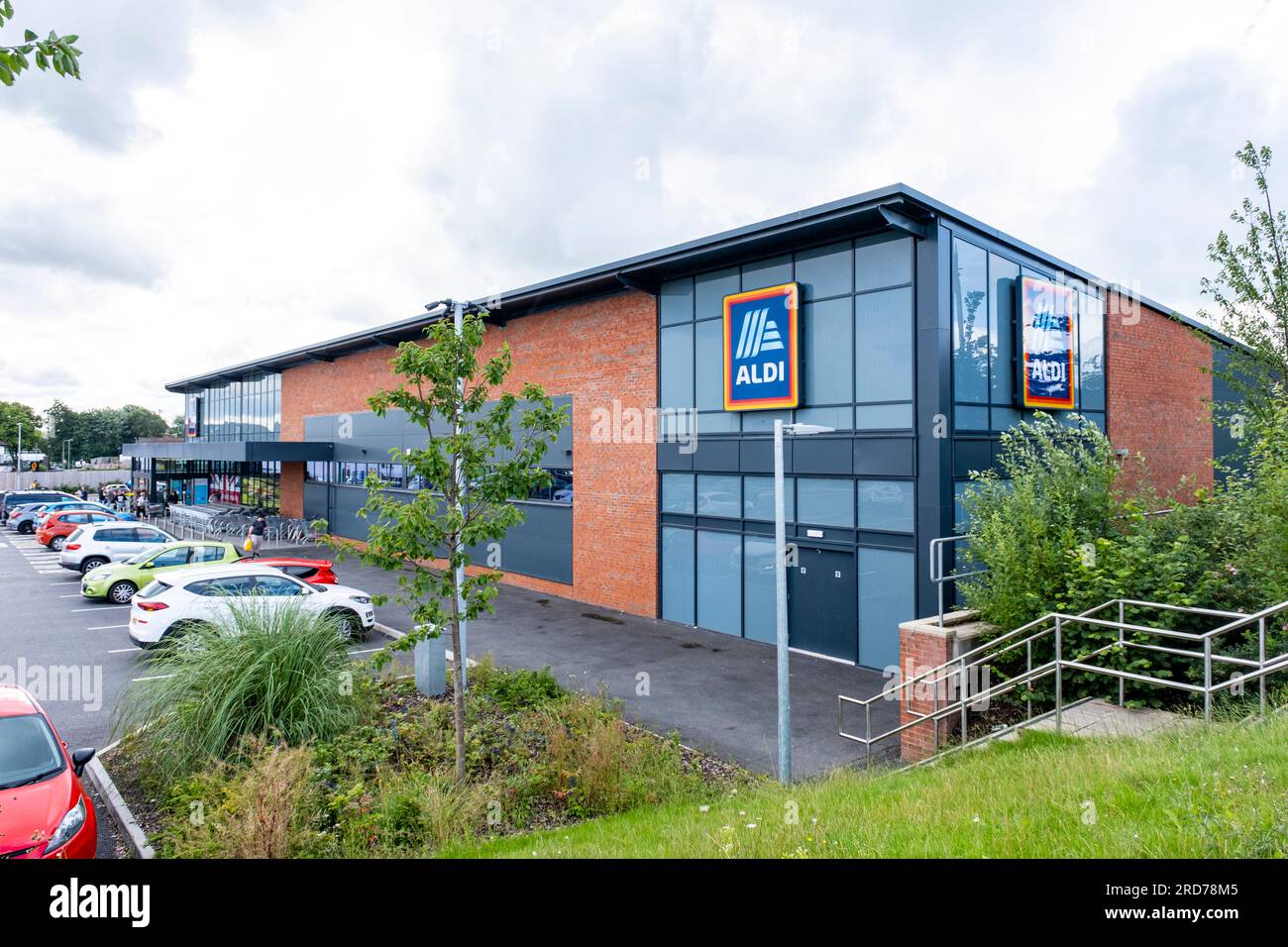 Supermarket exterior building hi-res stock photography and images - Alamy