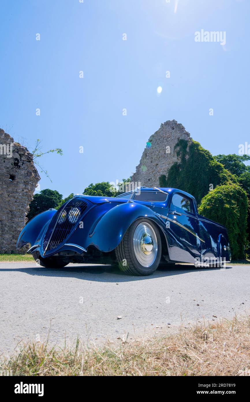 Custom art car creator Andy Saunders' 'Metropolis', based on a Peugeot ...