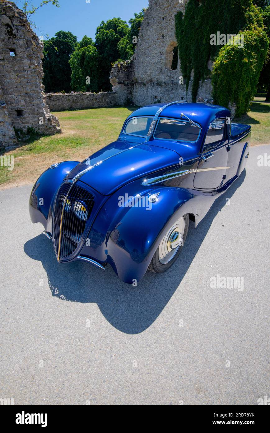 Custom art car creator Andy Saunders' 'Metropolis', based on a Peugeot ...