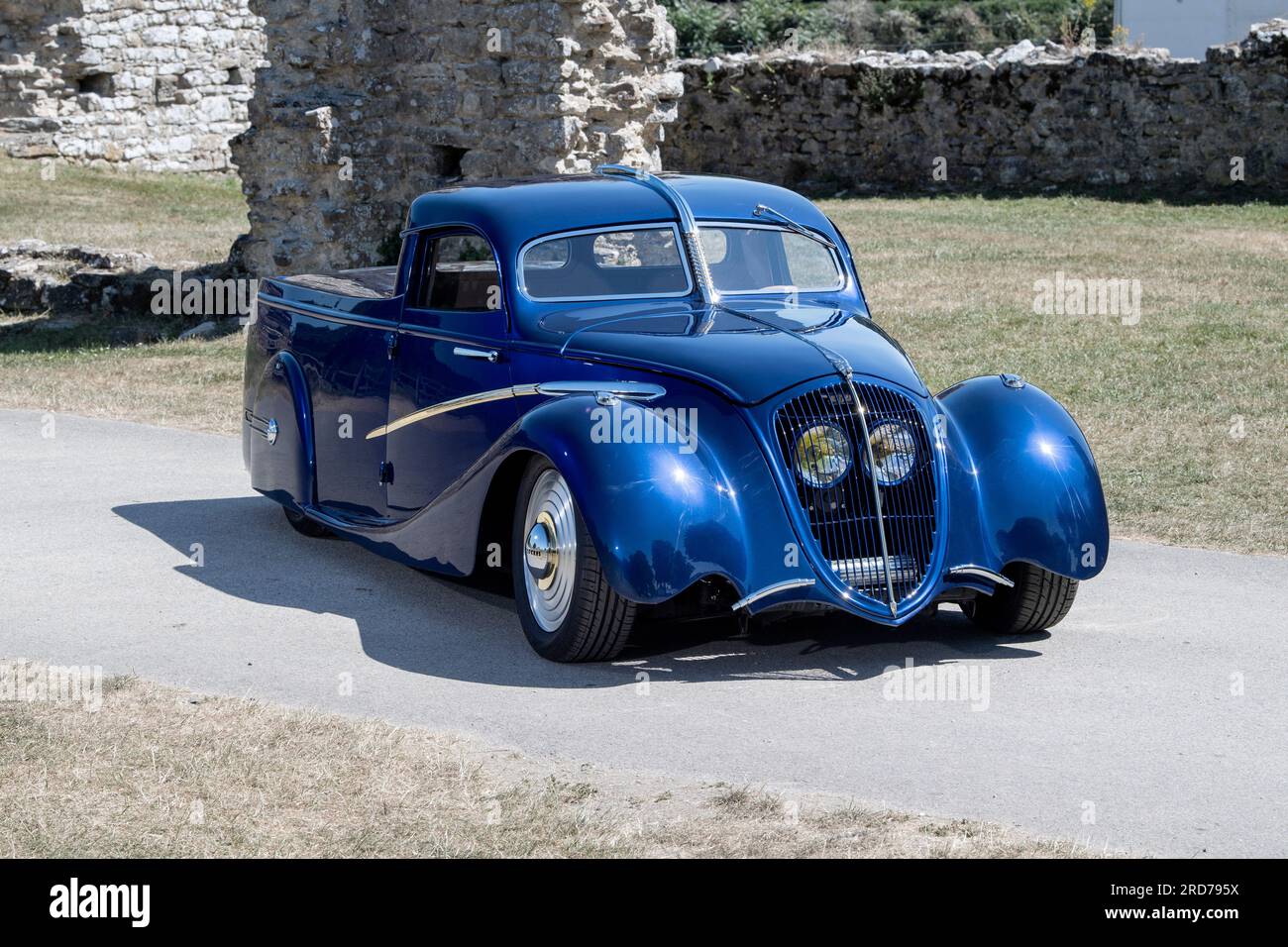 Custom art car creator Andy Saunders' 'Metropolis', based on a Peugeot ...