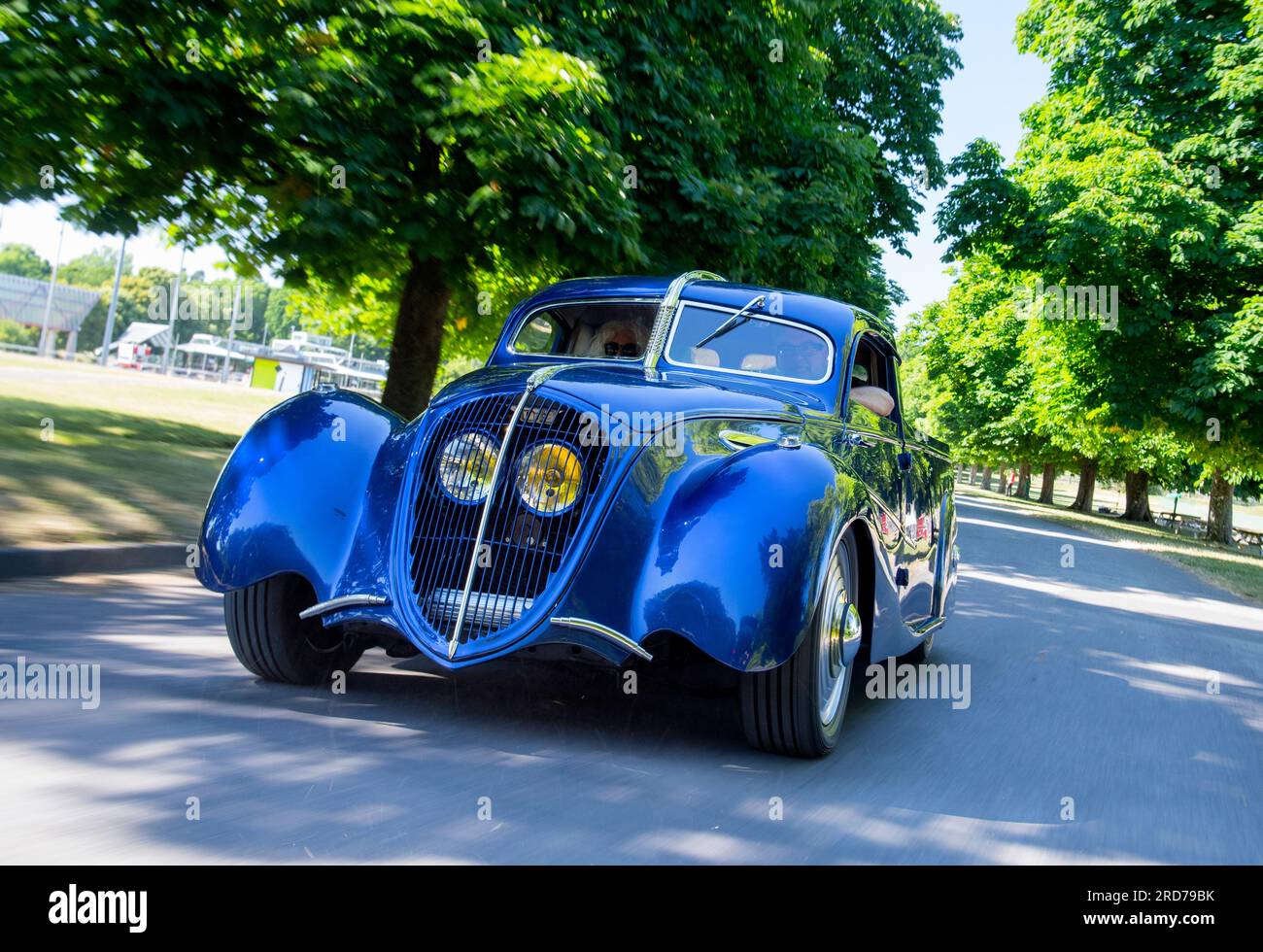 Custom art car creator Andy Saunders' 'Metropolis', based on a Peugeot ...
