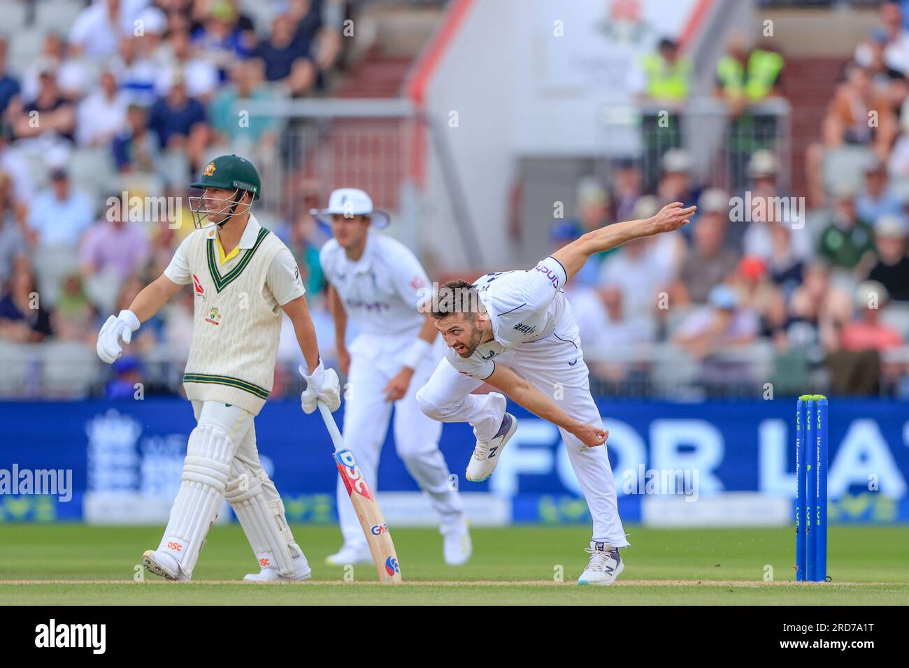 Mark wood bowling for england hi-res stock photography and images - Alamy