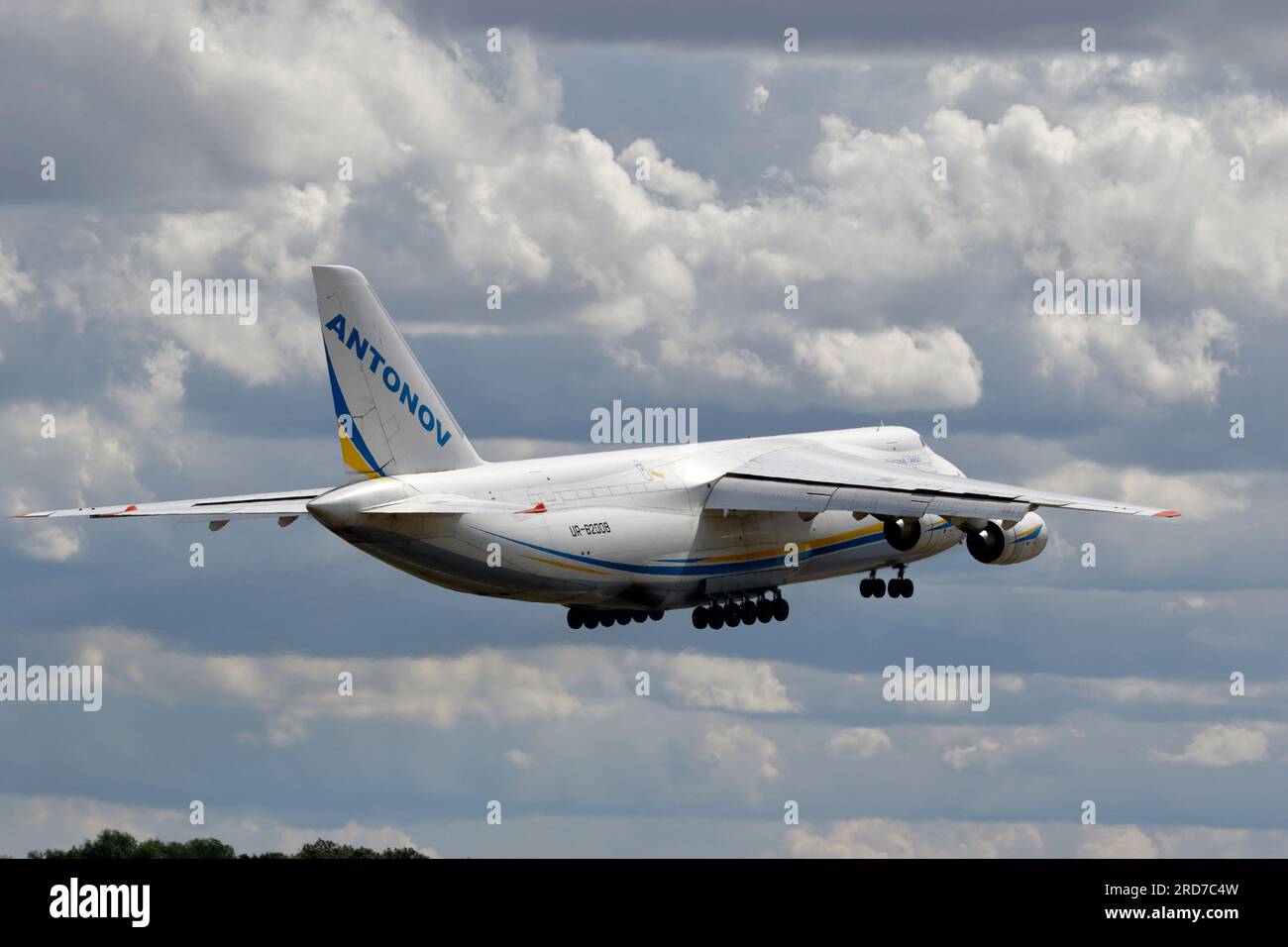 Antonov an 124 100m 150 hi-res stock photography and images - Alamy