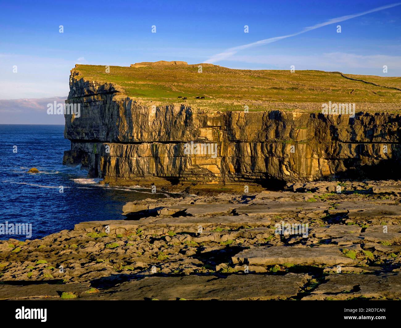 Dun aengus hill fort hi-res stock photography and images - Alamy