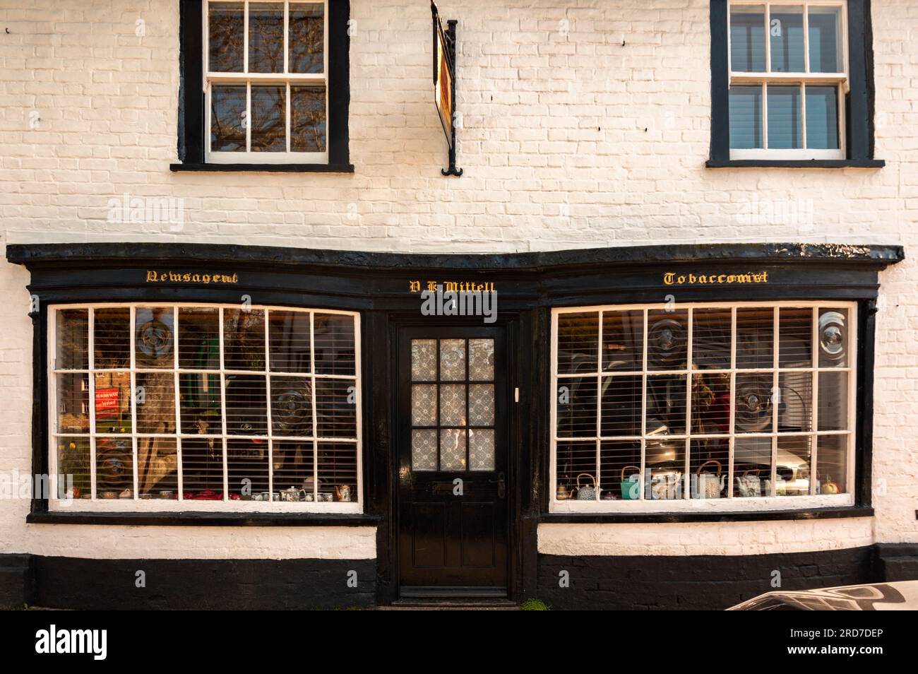 Newsagent newsagents hi-res stock photography and images - Alamy