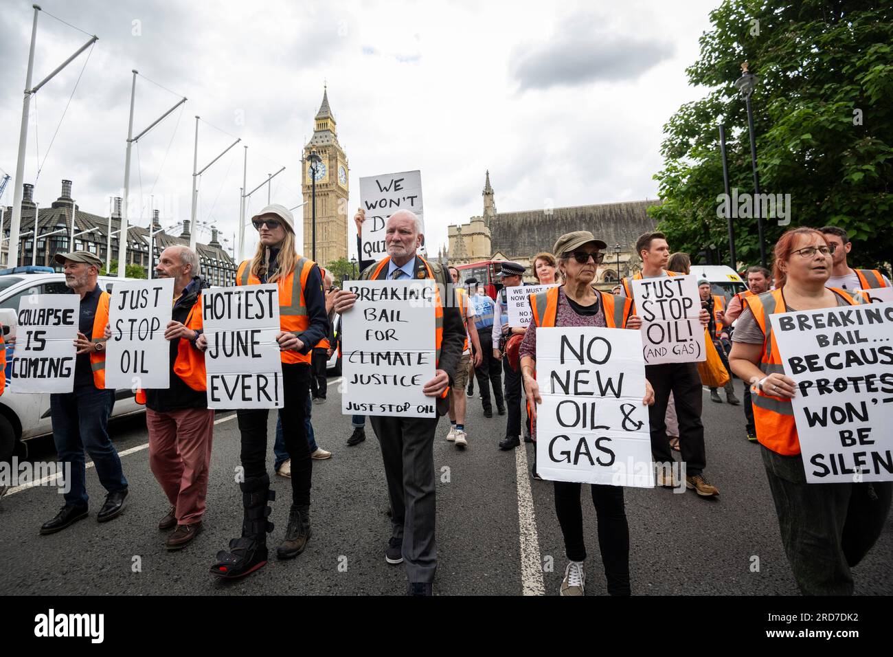 Fossil fuel protest movement hi-res stock photography and images - Alamy