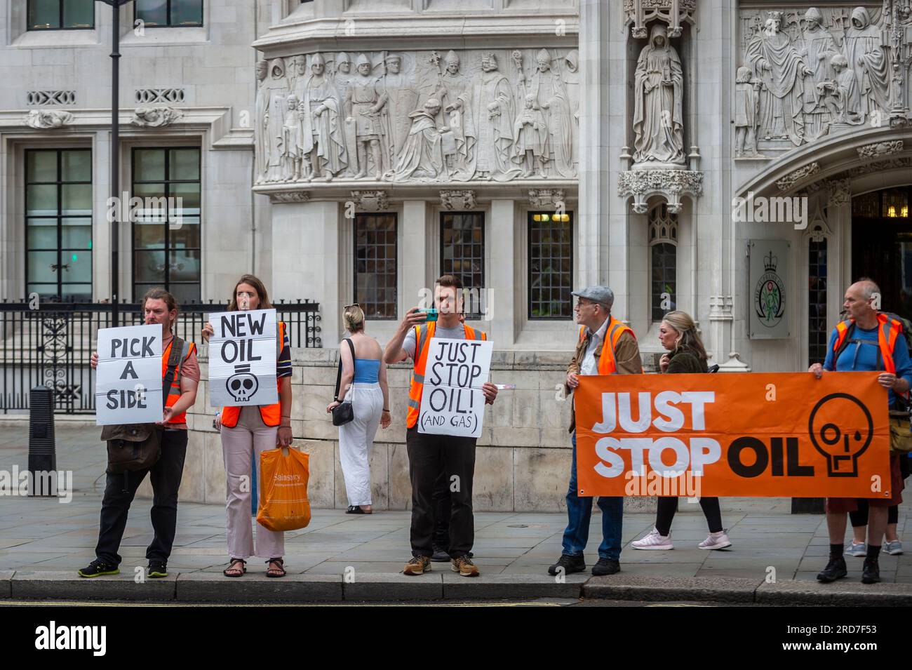 Fossil fuel protest movement hi-res stock photography and images - Alamy