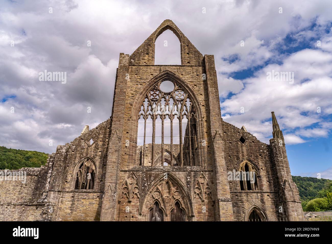 Die Klosterruine Tintern Abbey im Wye Valley, Tintern, Monmouth, Wales ...
