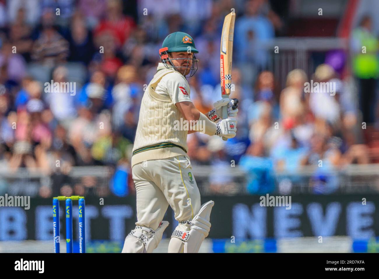Travis head bowling hi-res stock photography and images - Alamy