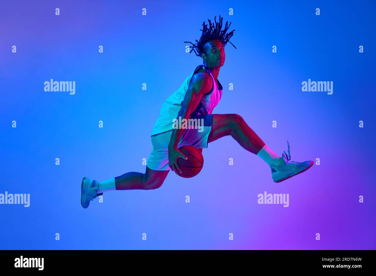 Slam dunk Ambitious young man, basketball player in minions, playing ...