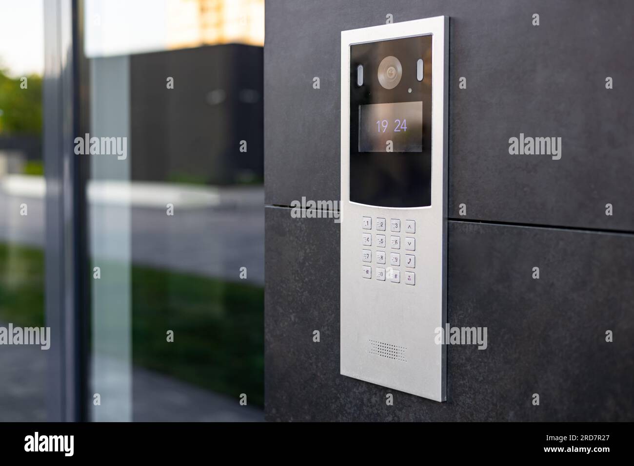 Video doorbell on a front door hi-res stock photography and images - Alamy