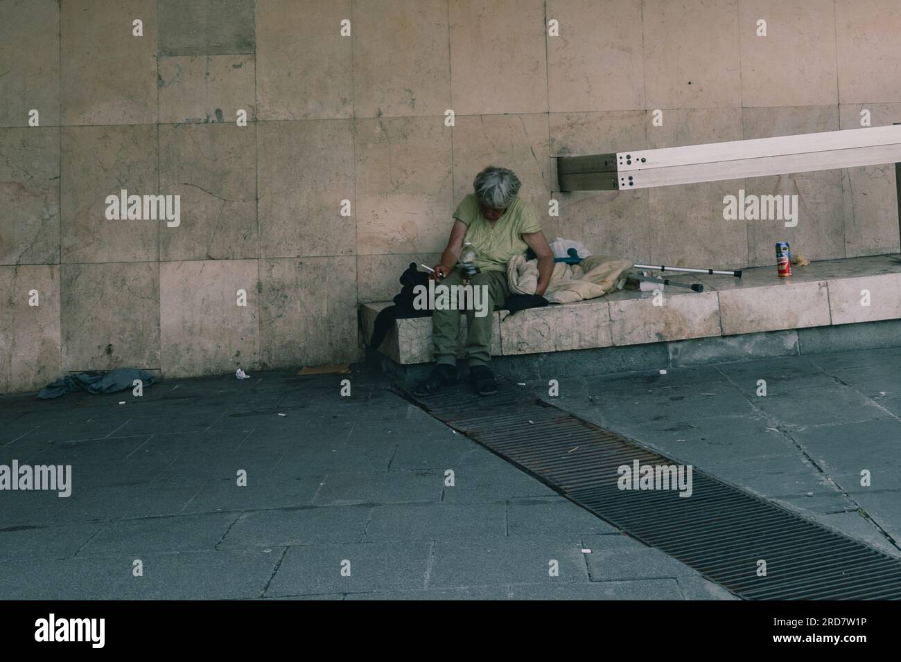Smoking shelters hi-res stock photography and images - Alamy