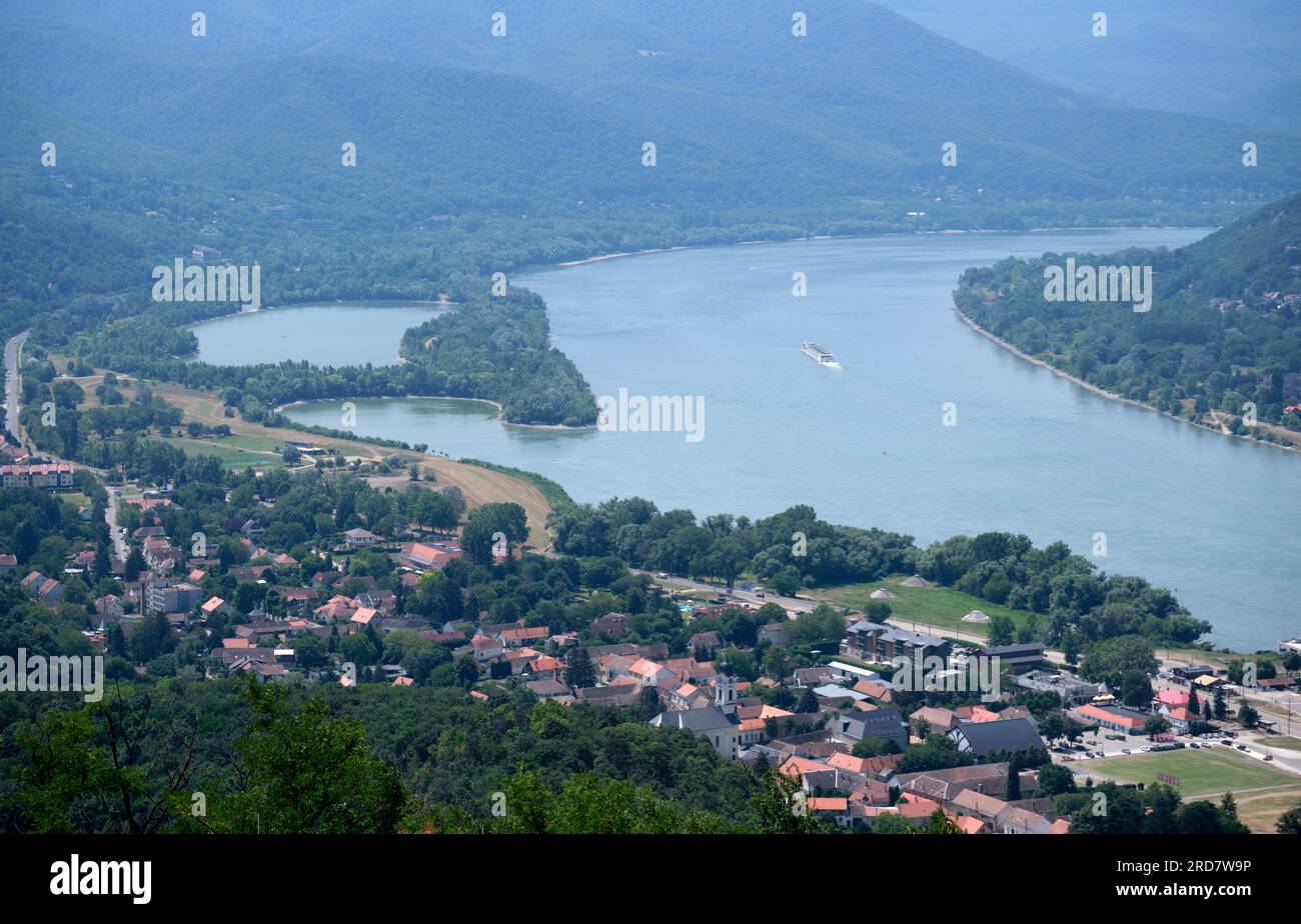 Danube bend boats hi-res stock photography and images - Alamy