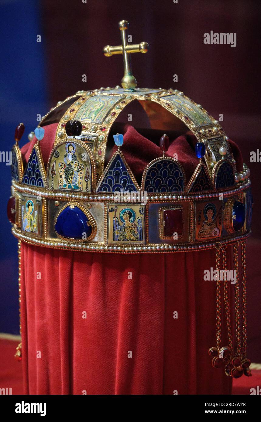 Crown of st stephen replica hi-res stock photography and images - Alamy