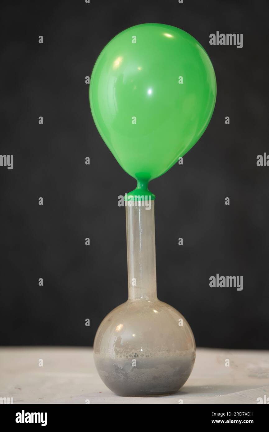 Balloon flask hi-res stock photography and images - Alamy