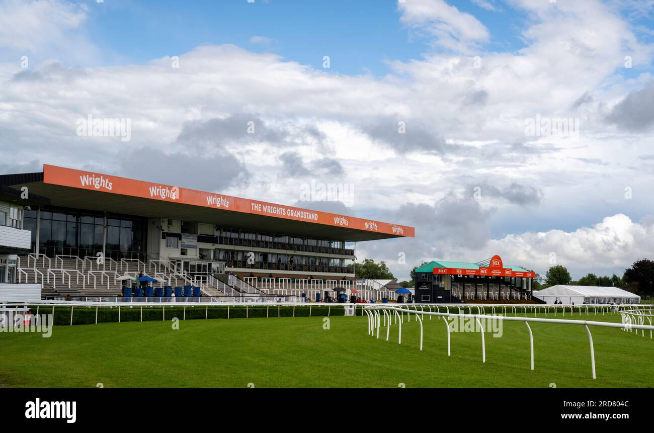 Uttoxeter racecourse hi-res stock photography and images - Alamy