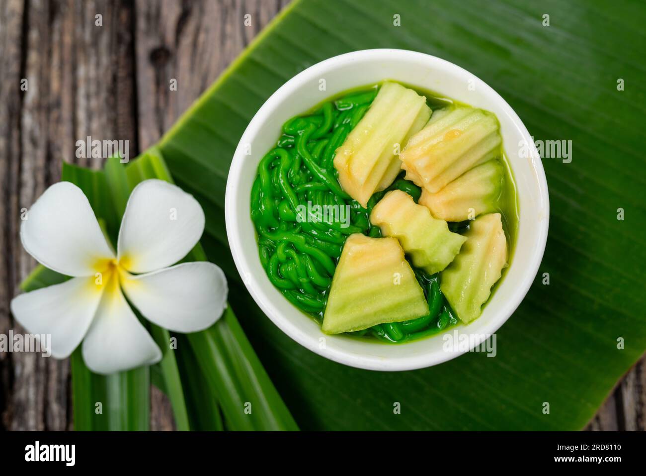 Lod Chong Thai dessert with pandan leaf on the wood background Stock ...