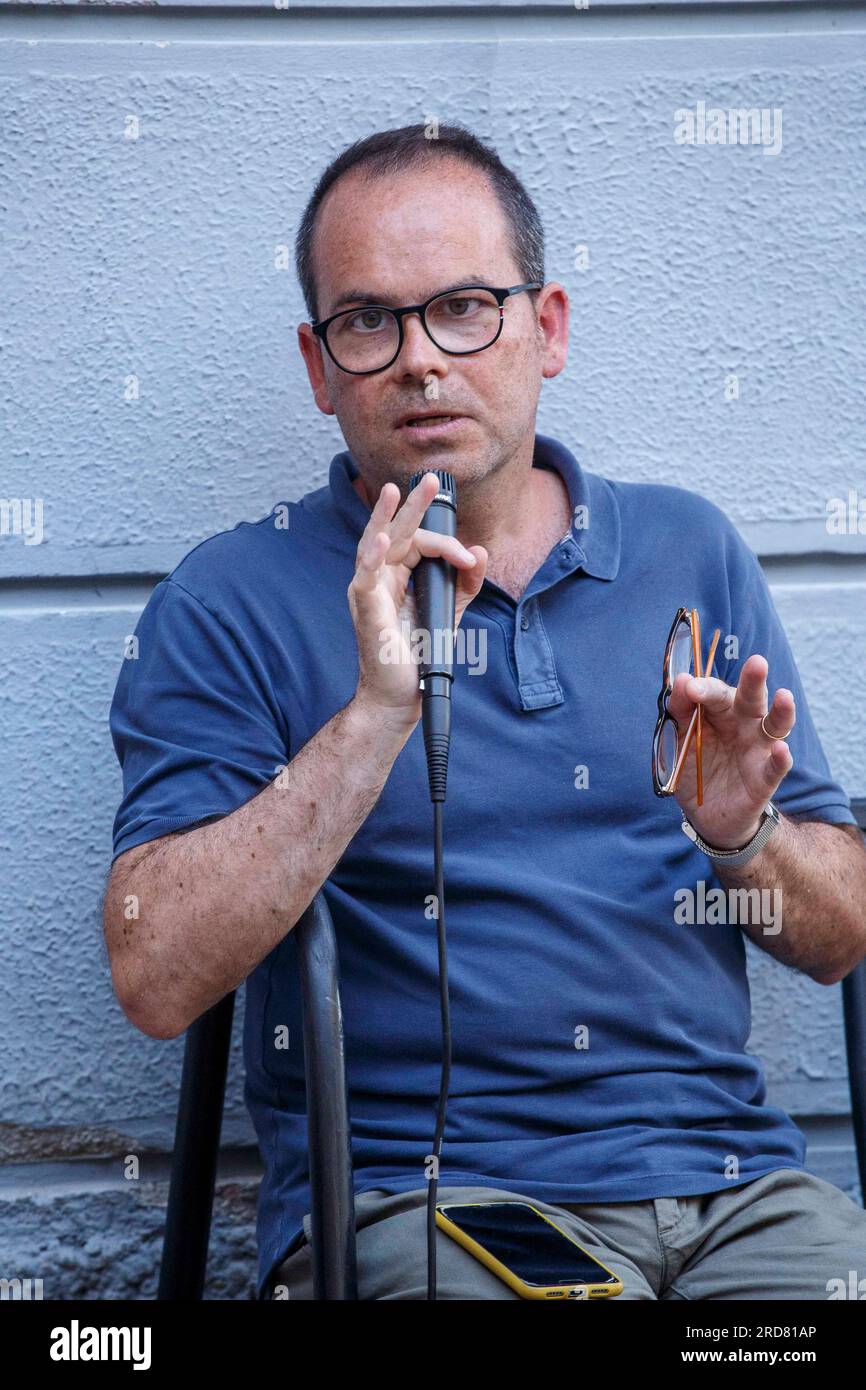 Cultura poesia hi-res stock photography and images - Alamy