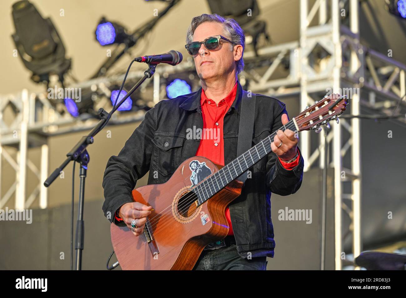Singer joey burns hi-res stock photography and images - Alamy