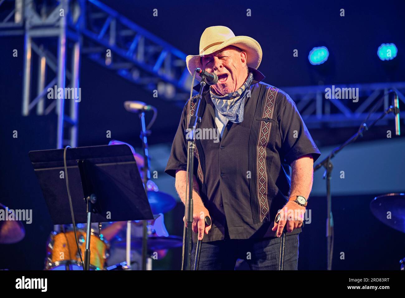 Disabled singer hi-res stock photography and images - Alamy
