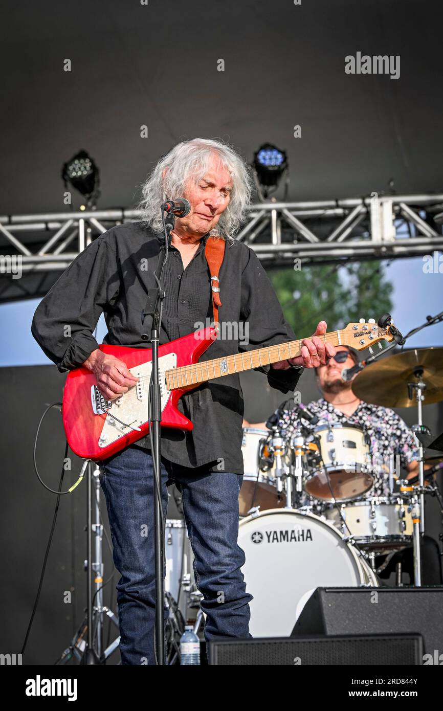 Folk and rock guitarist hi-res stock photography and images - Alamy