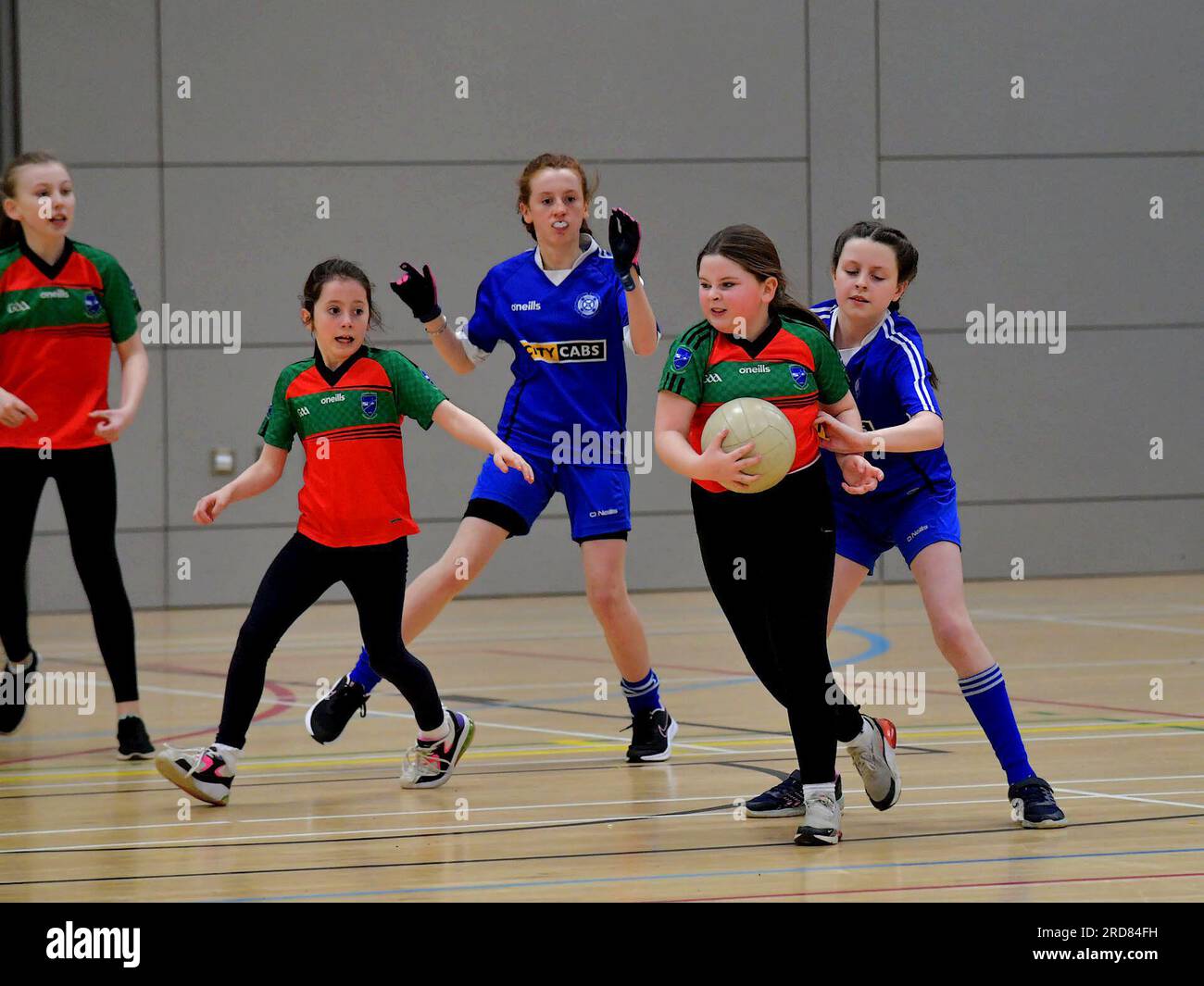 Children playing gaelic football hi-res stock photography and images ...