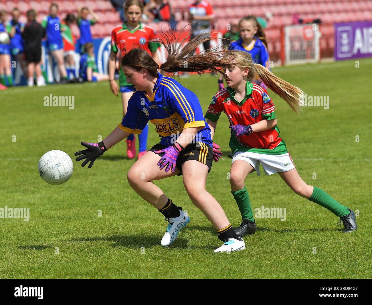 Children playing gaelic football hi-res stock photography and images ...