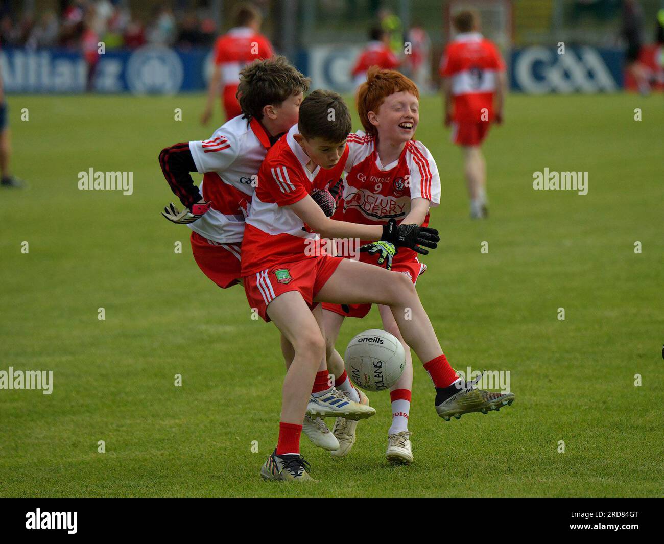 Children playing gaelic football hi-res stock photography and images ...