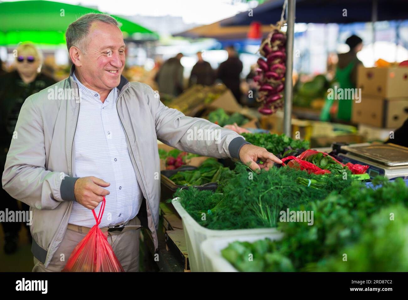 Man choosing vegetables in market Stock Photo - Alamy