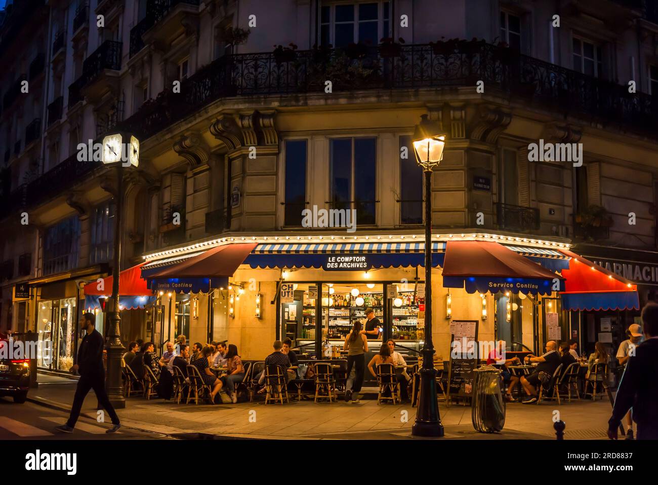 People sitting in an outdoor bar, Le Marais Neighborhood, Paris, France ...