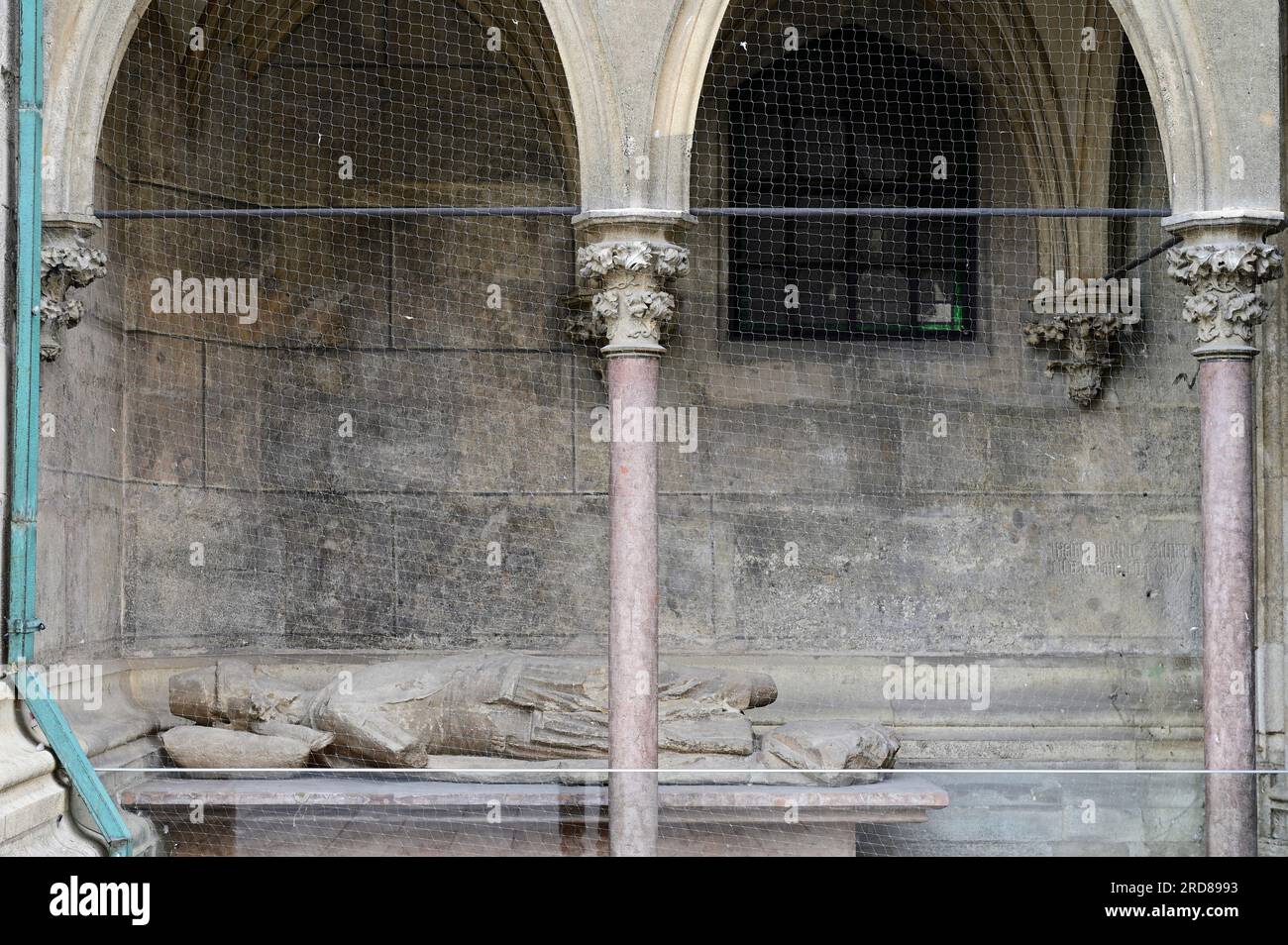 Funny tomb hi-res stock photography and images - Alamy