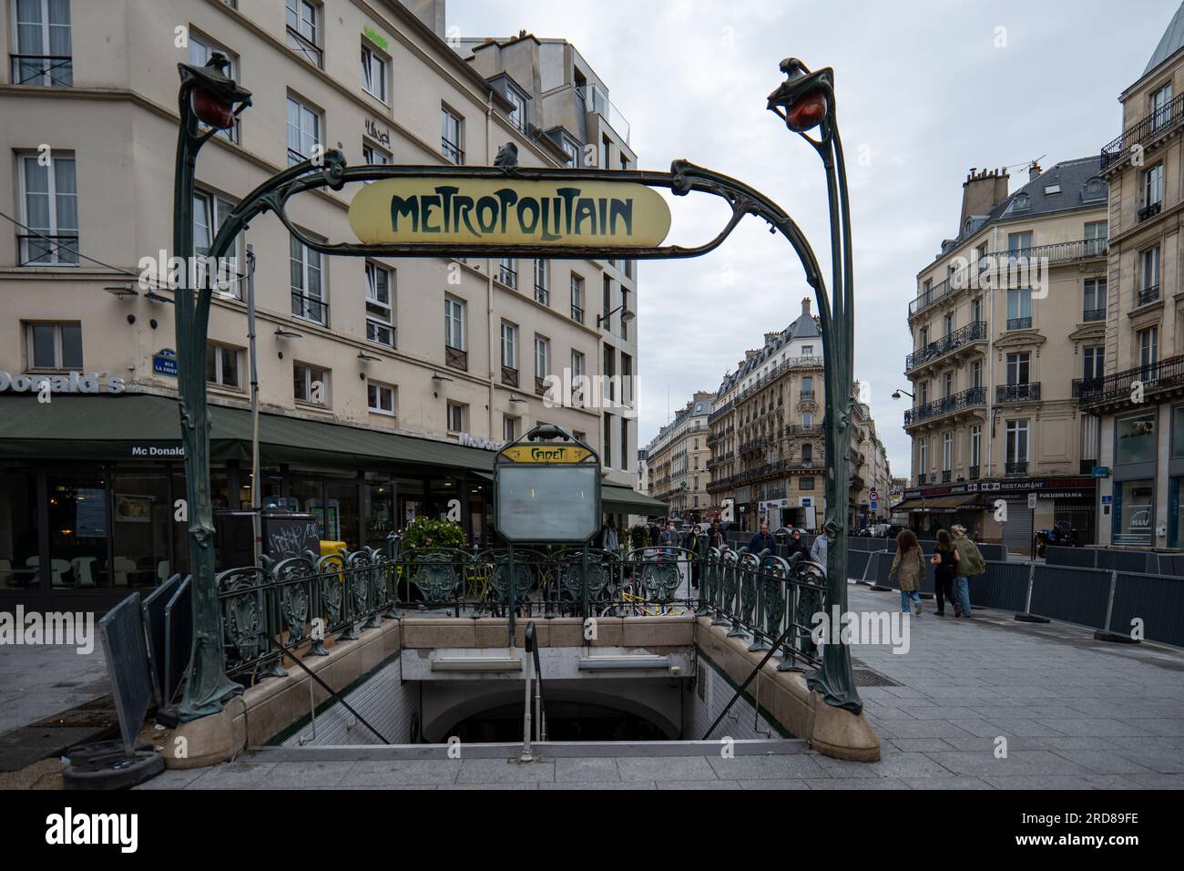 Paris, Île-de-France, France - October 1, 2022: Subway Station Entrance ...