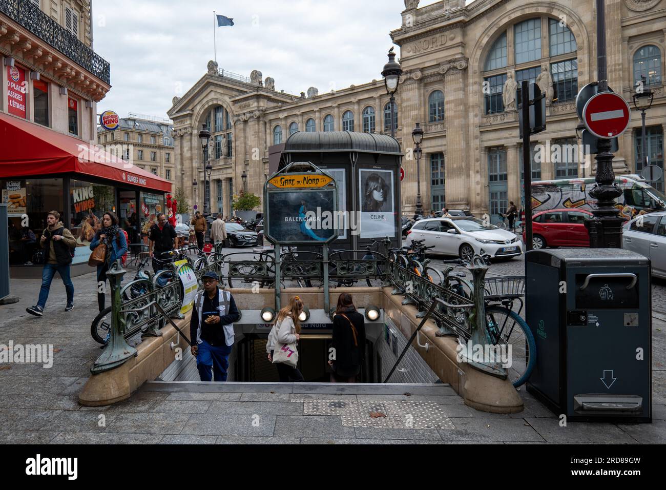 Paris, Île-de-France, France - October 1, 2022: Subway Station Entrance ...