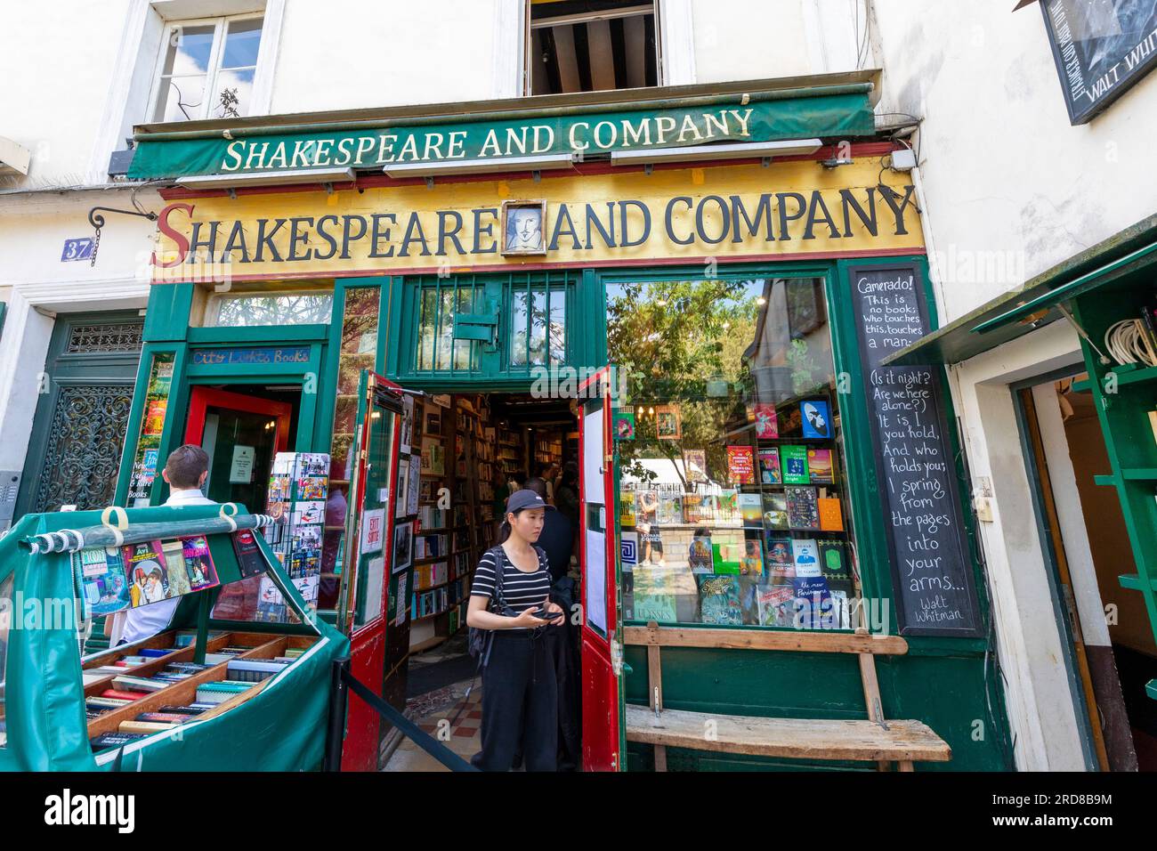 Shakespeare and company paris hi-res stock photography and images - Alamy