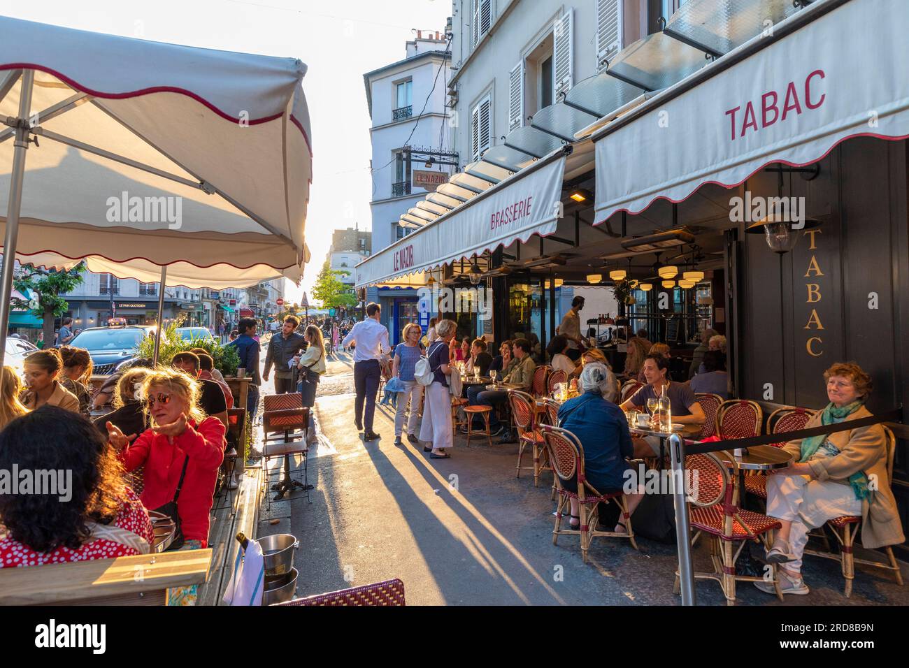 Bar and pavement cafe, Montmartre, Paris, France, Europe Stock Photo ...
