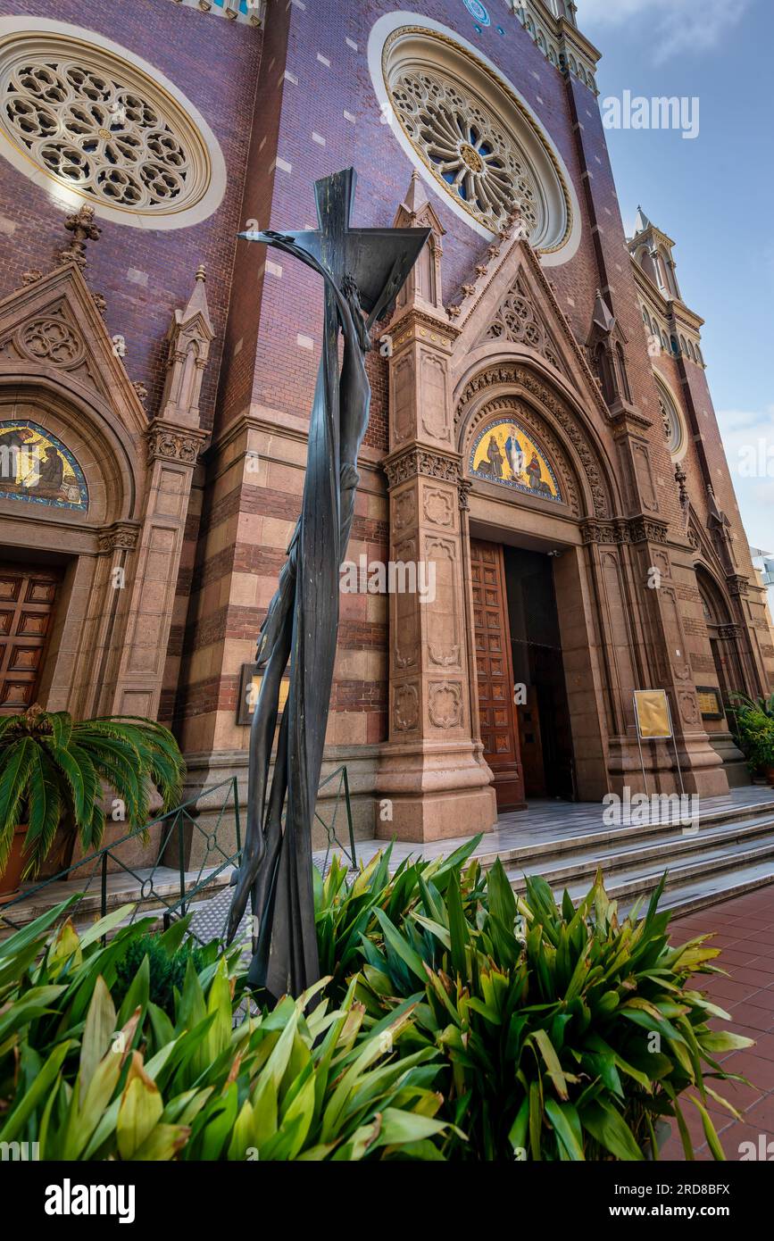 Modern art statue of Jesus Christ in front of St. Anthony of Padua ...