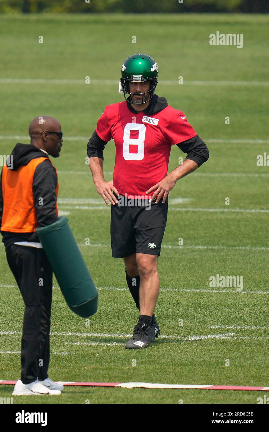 New York Jets quarterback Aaron Rodgers participates in a drill at the ...