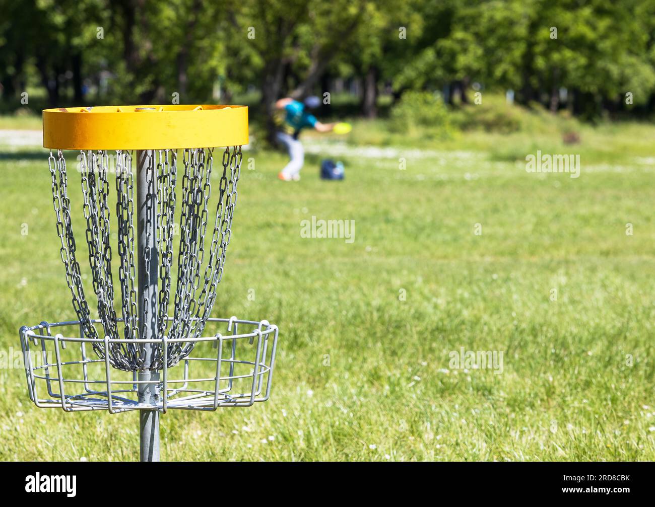 Disc golf sport game in the public park Stock Photo - Alamy