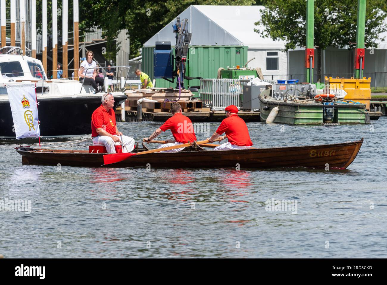 King charles swan uppers hi-res stock photography and images - Alamy