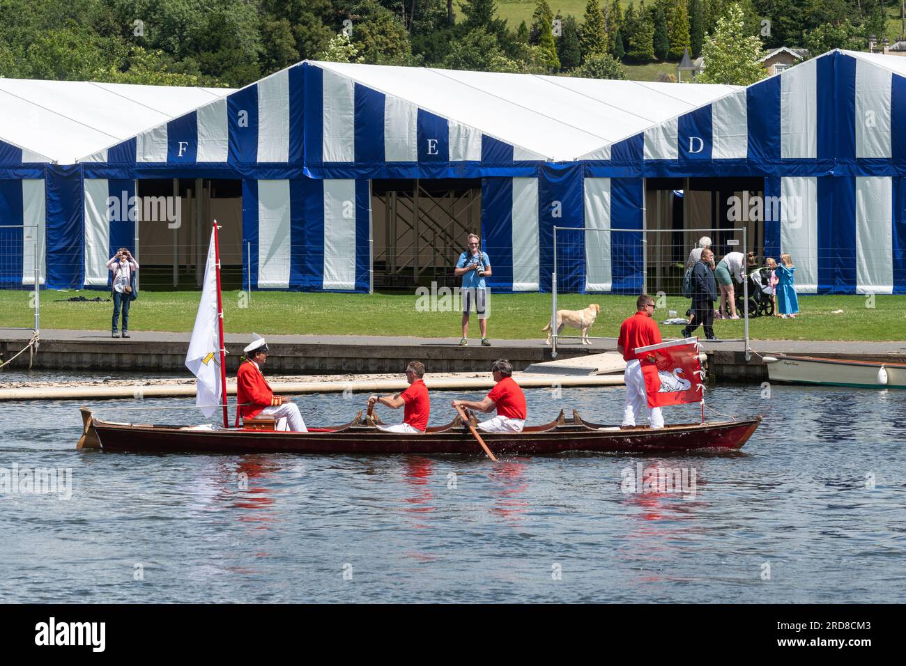 King charles swan uppers hi-res stock photography and images - Alamy
