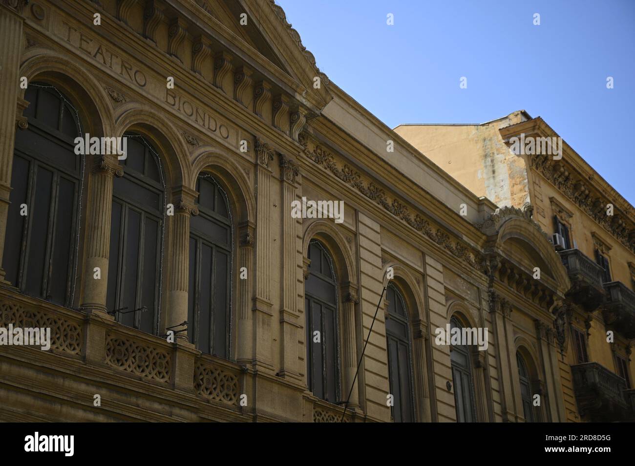 Santa biondo hi-res stock photography and images - Alamy