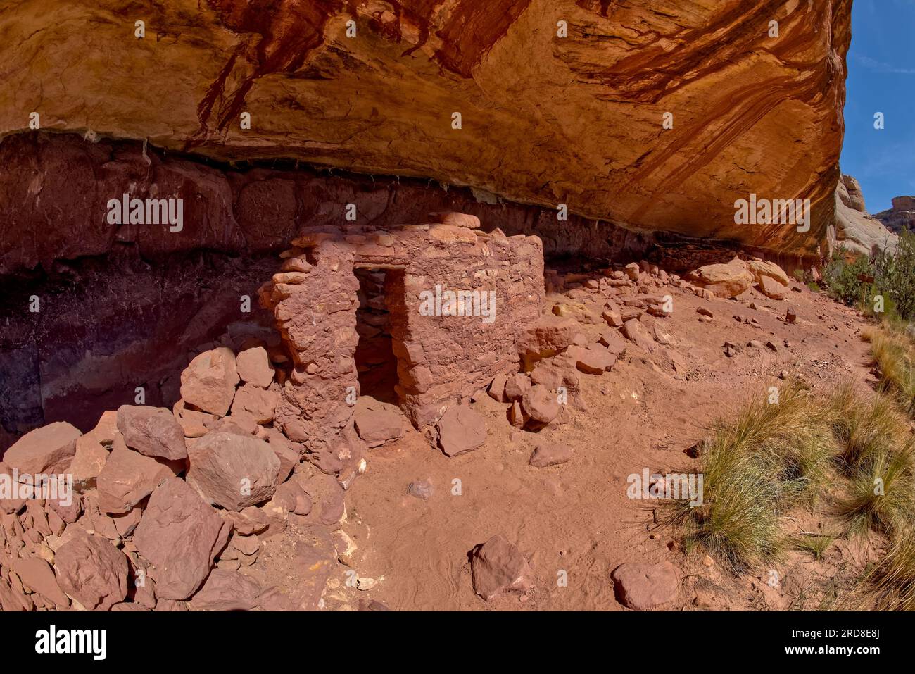 The Horse Collar Ruins located between the Sipapu Arch Bridge and the ...