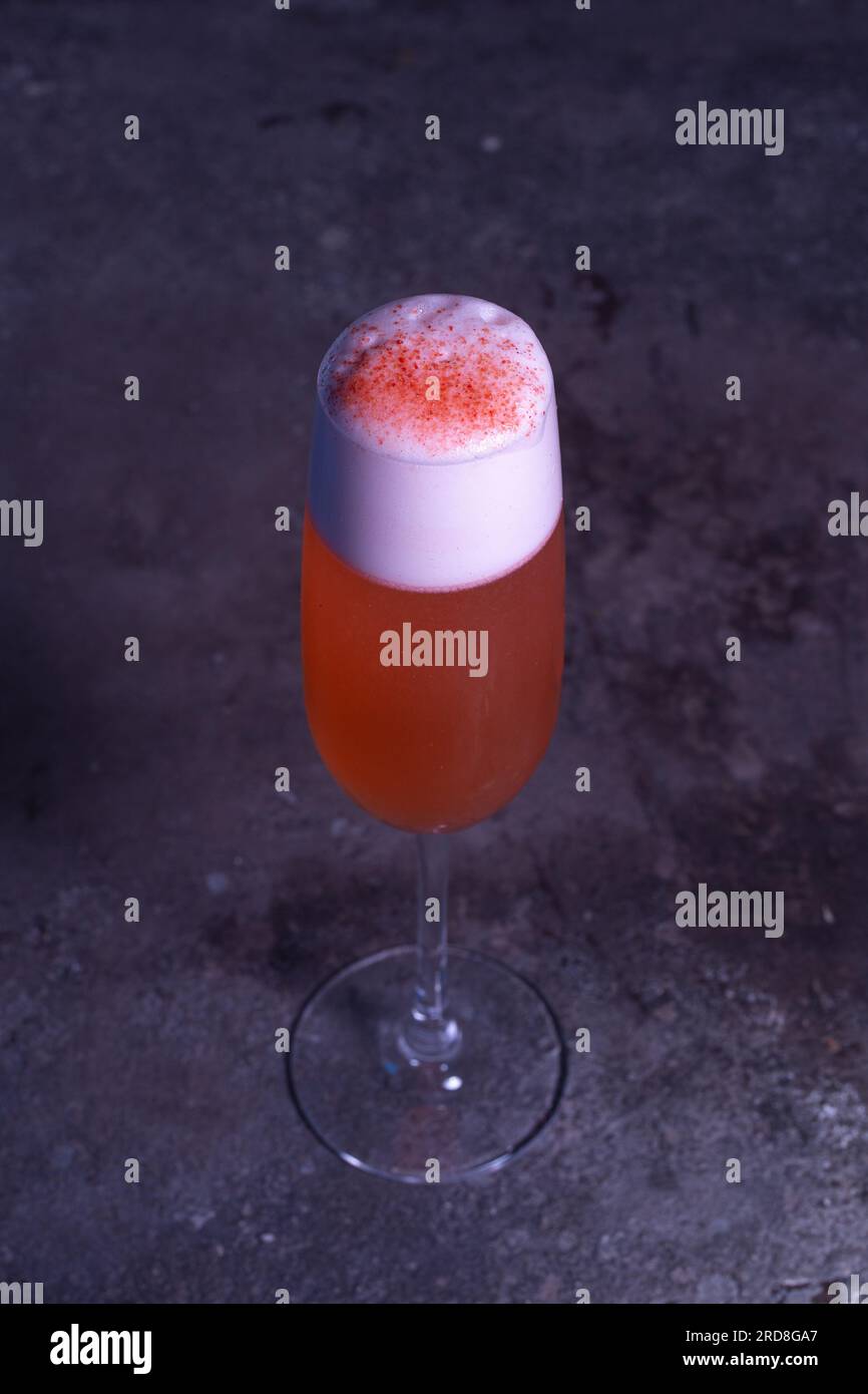 Foam in the glass hi-res stock photography and images - Alamy