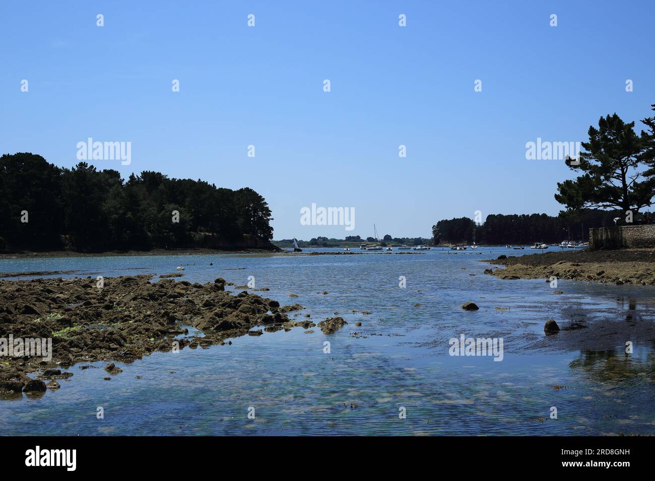 View along coast from causeway between Ile de Berder and Rue de Berder ...