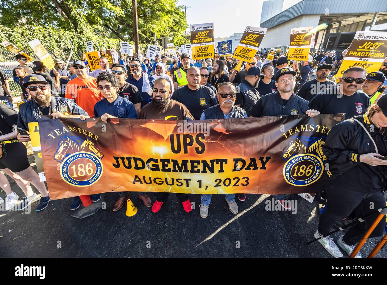 Los Angeles, USA. 19th July, 2023. UPS Teamster drivers local 396 hold ...