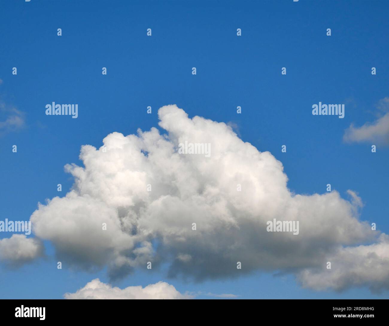Single white cumulus cloud background over the blue summer sky ...