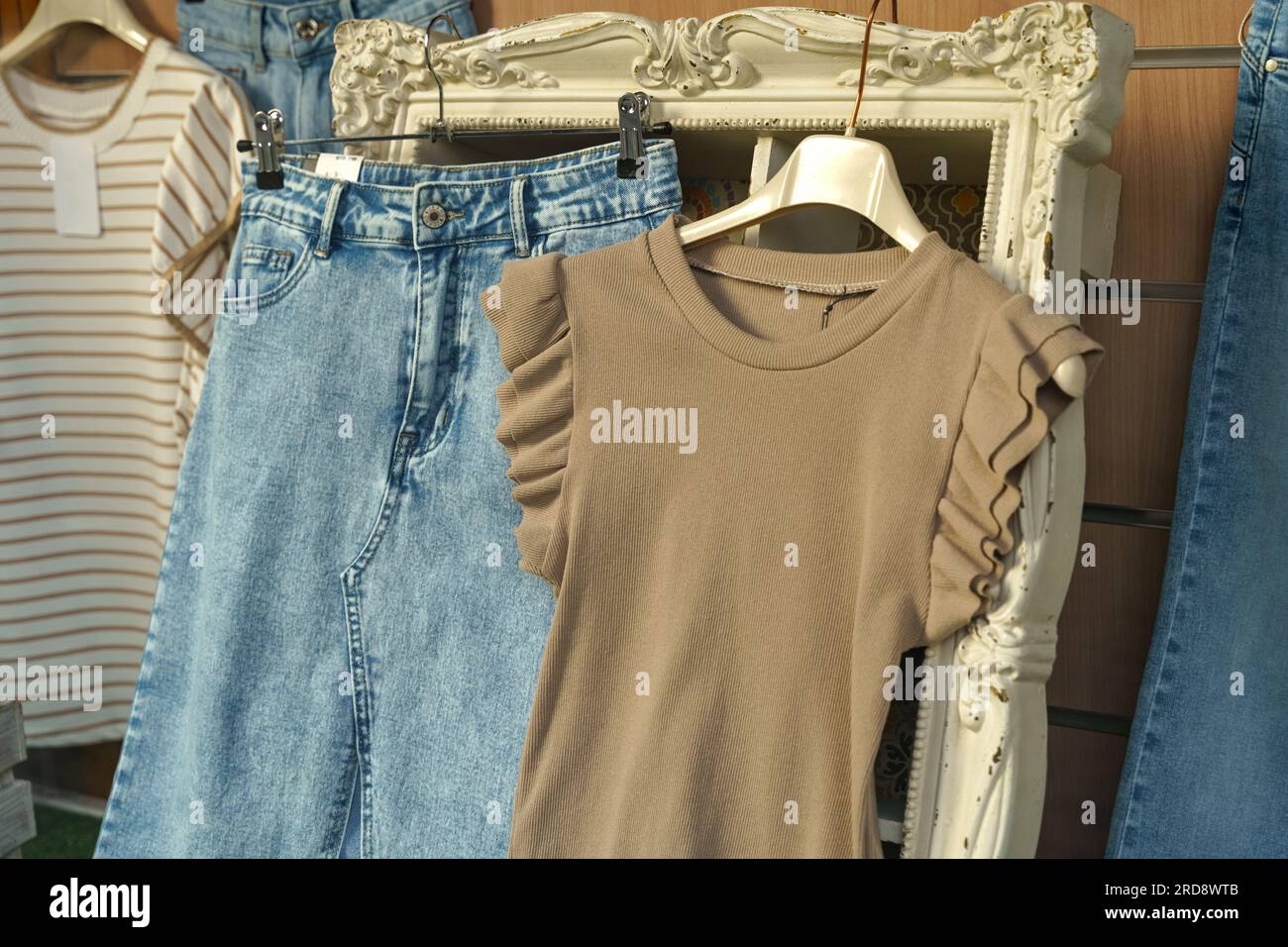 Showcase item hi-res stock photography and images - Alamy