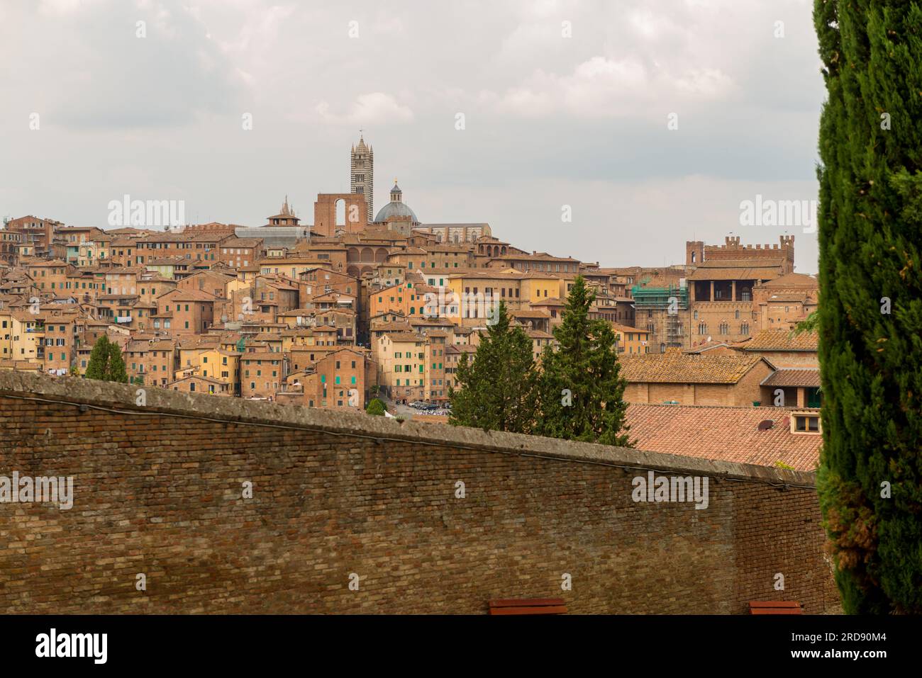 Architecture of sienna italy hi-res stock photography and images - Alamy