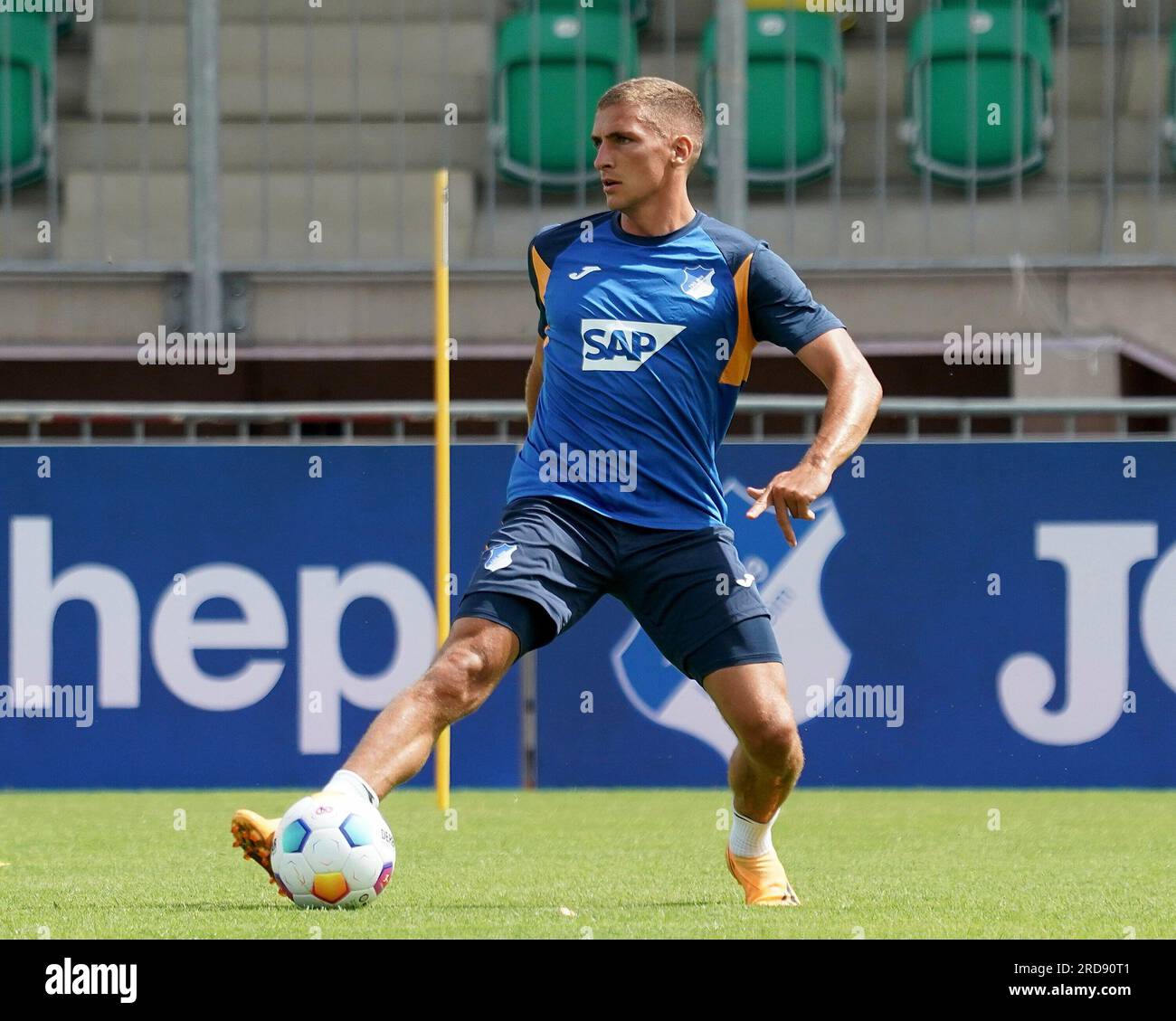 Albufeira stadium hi-res stock photography and images - Alamy