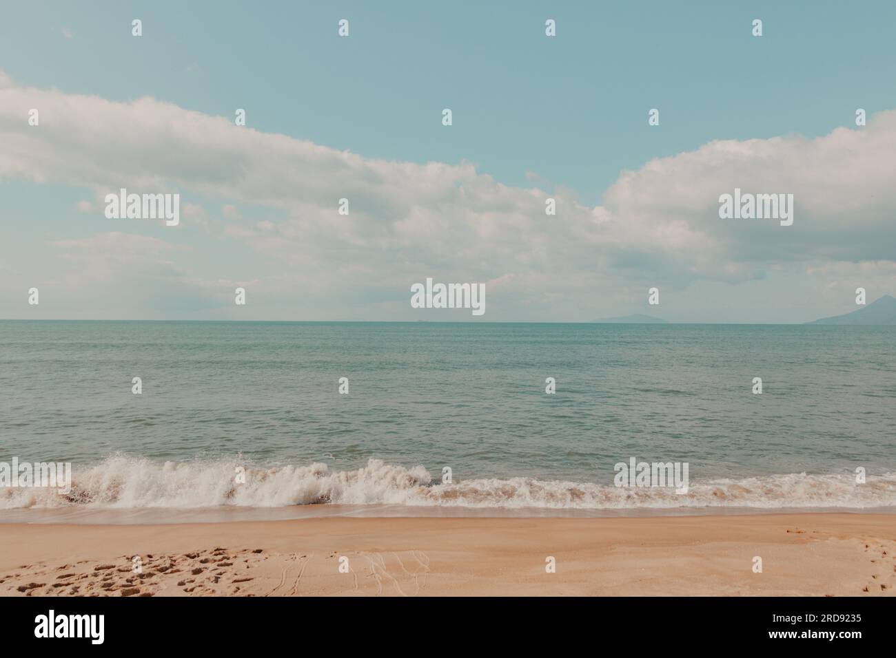 Beautiful blue beach hi-res stock photography and images - Alamy